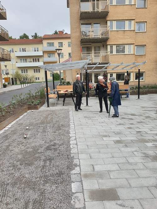 Gården vid Tranebergs seniorboende invigd - Micasa Fastigheter